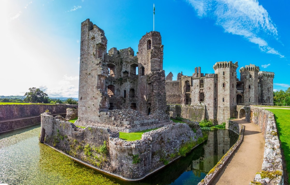Raglan Castle – Castle Review – CastlesandTurrets
