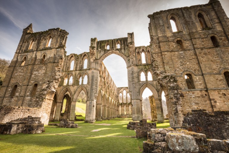 5 Most Beautiful Medieval Abbeys in the UK to Visit! – CastlesandTurrets