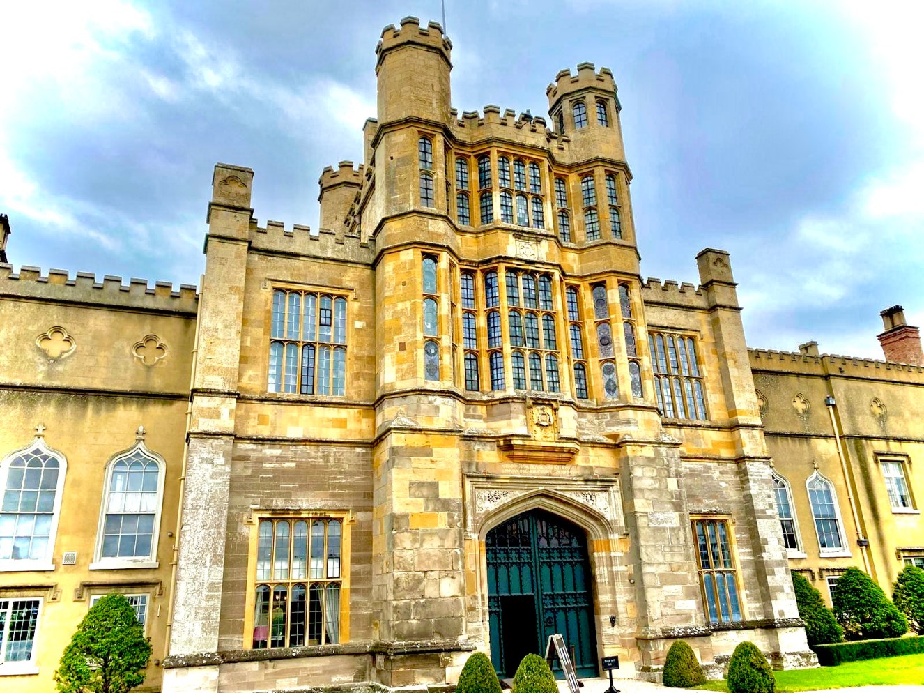 Going Back in Time: Exploring Coughton Court – CastlesandTurrets